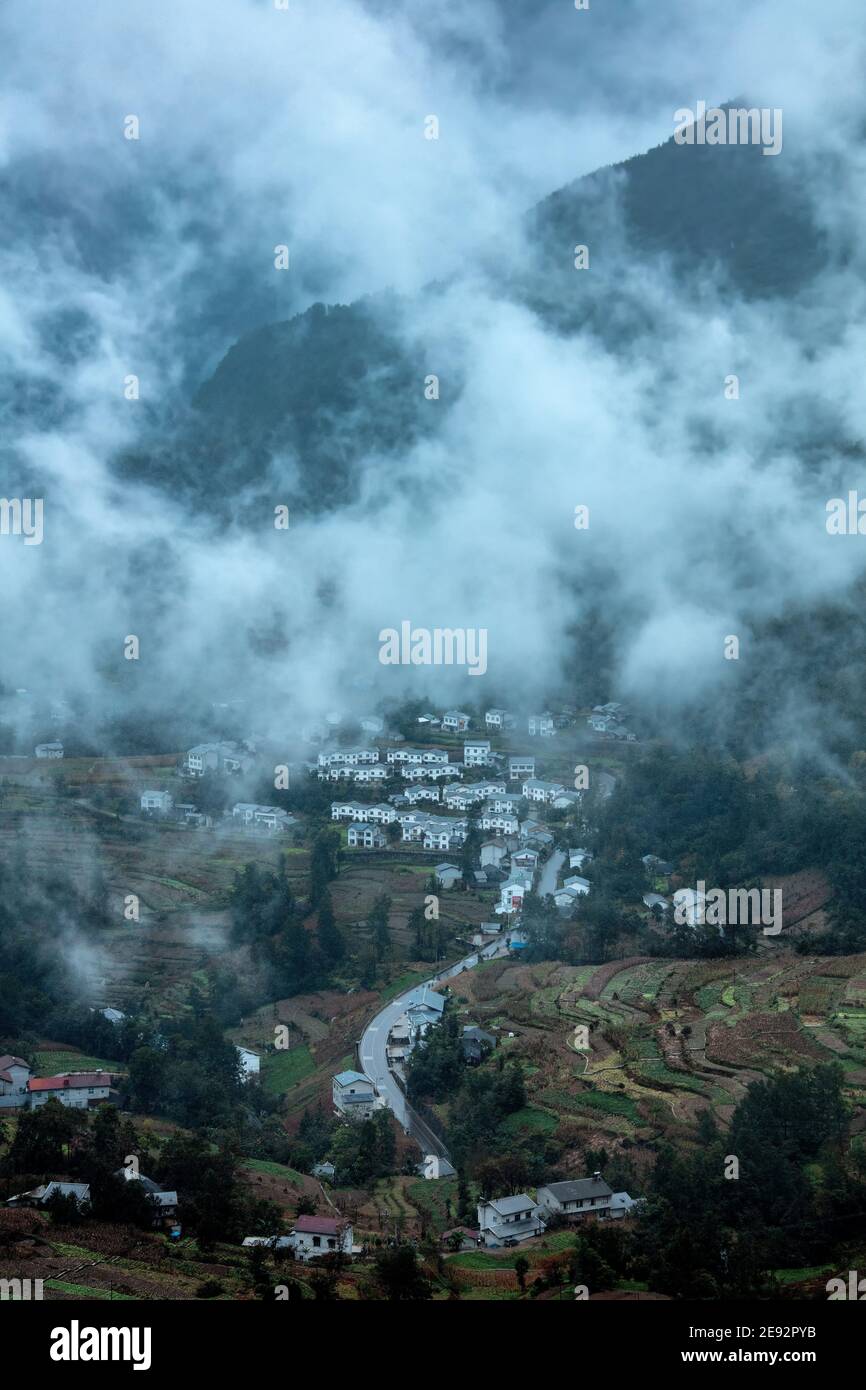 Sichuan wanyuan village scenery Stock Photo - Alamy