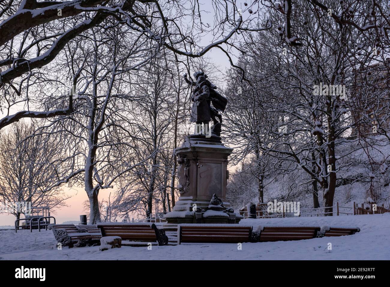 Nottingham Castle grounds and Albert Ball Statue in the snow ...