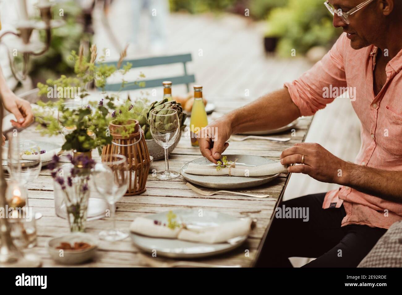Arranging plate hi-res stock photography and images - Alamy