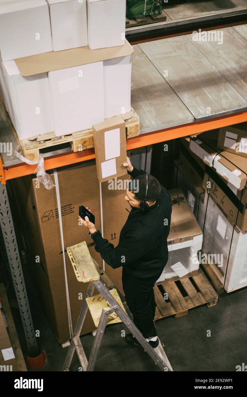 Worker checking inventory hi-res stock photography and images - Alamy