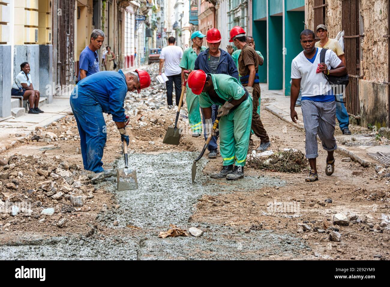 Cuban workers in the reconstruction of Old Havana, Cuba Stock Photo - Alamy