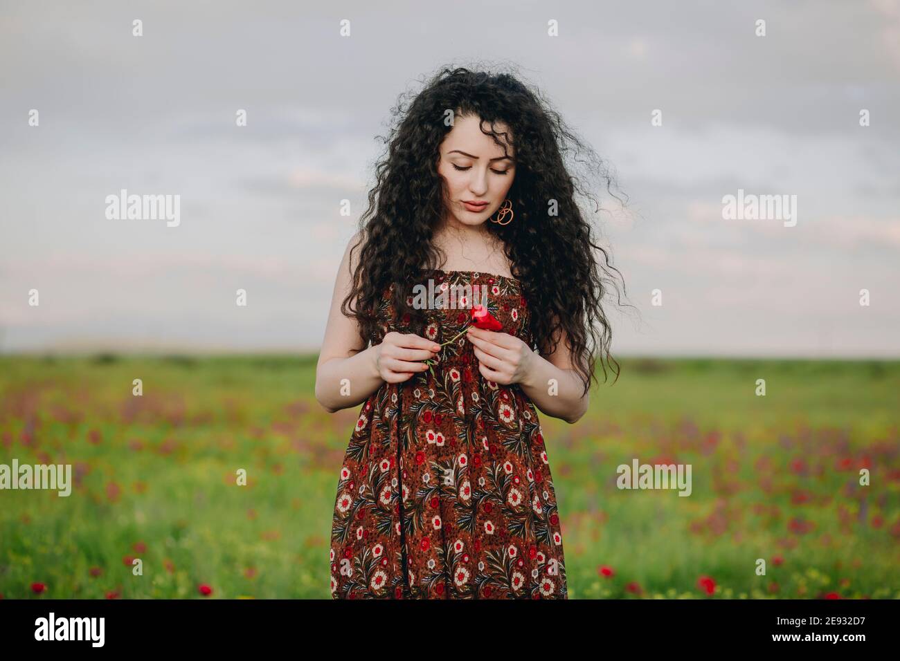 Curly hair girl hi-res stock photography and images - Alamy