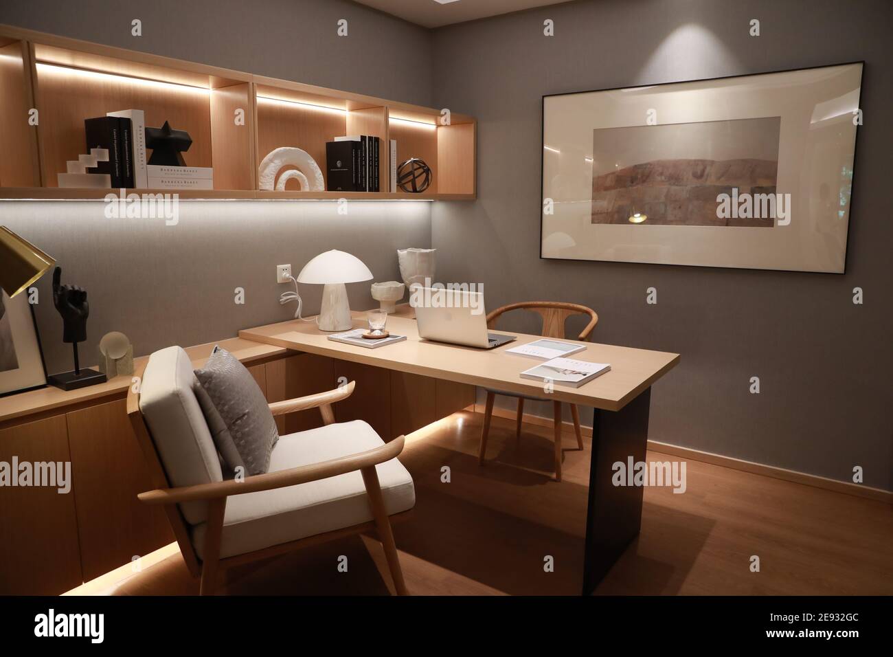 Condole top hi-res stock photography and images - Alamy