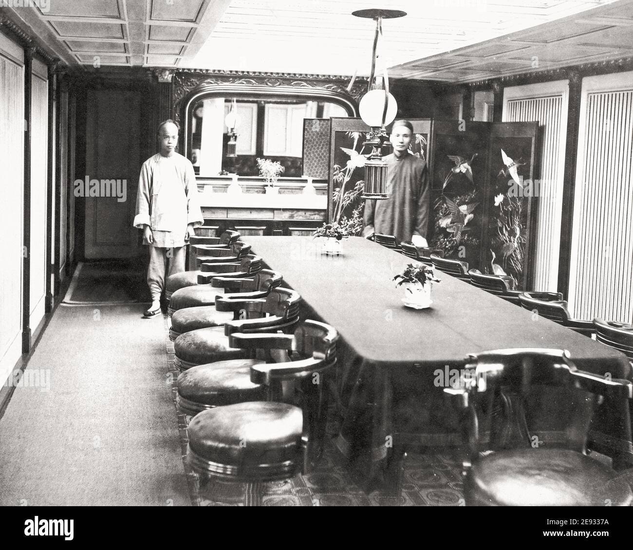 Late 19th century photograph - dining room in a Chinese restaurant ...