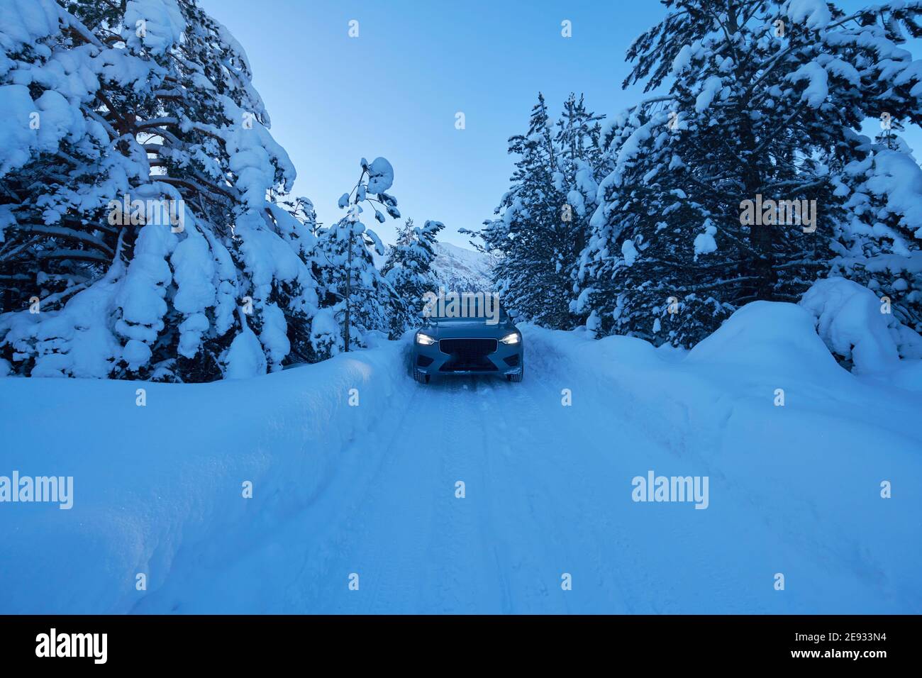 offroad suv car on icy winter north road Stock Photo - Alamy