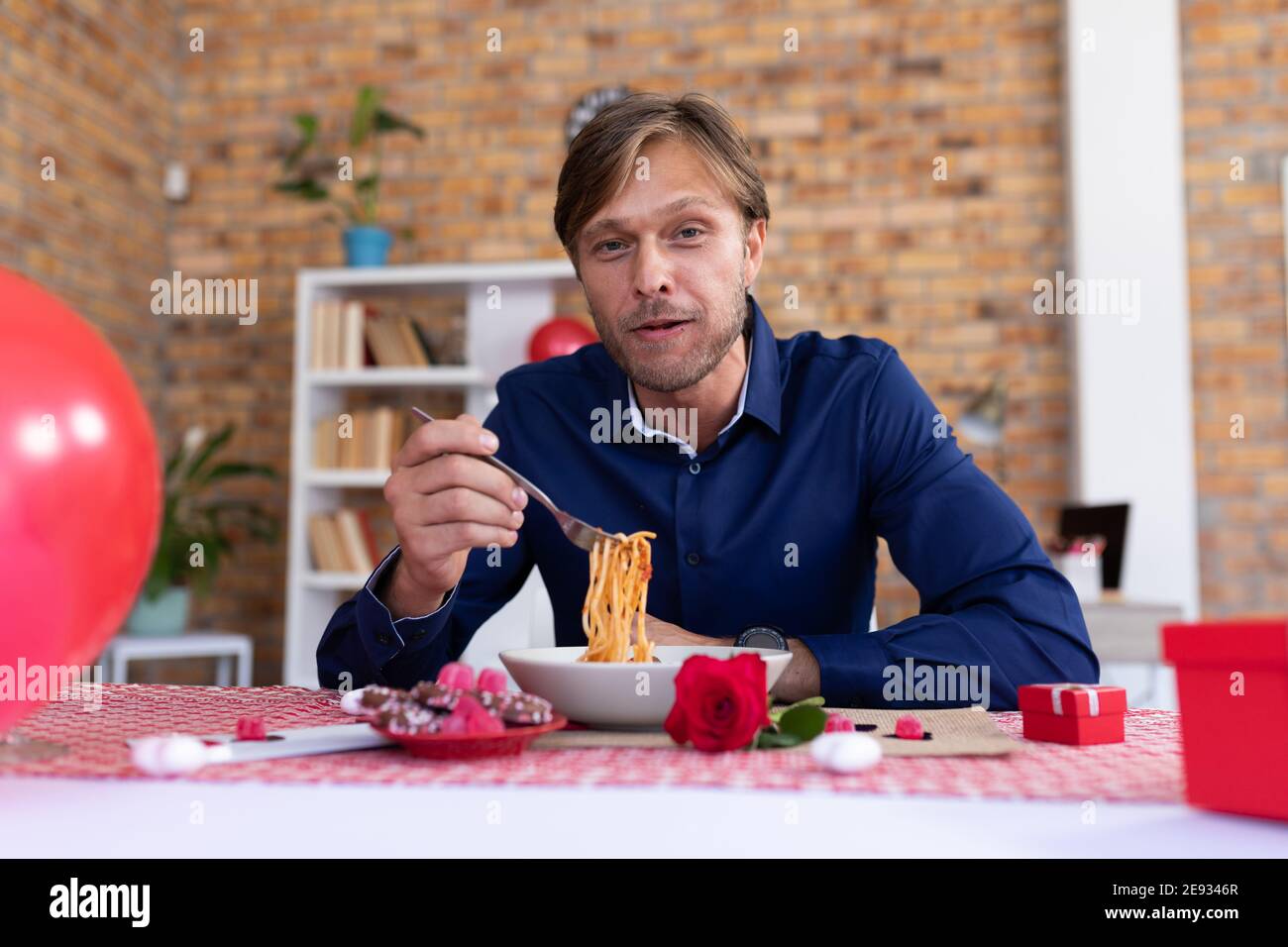 Man eating pasta home hi-res stock photography and images - Alamy