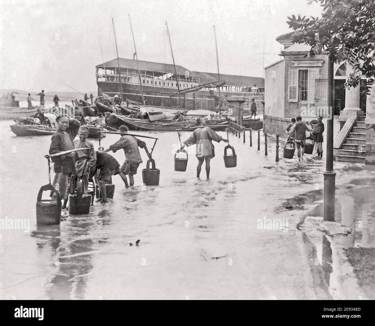 Late 19th century photograph - floods along waterfront, Bund, Hankow ...