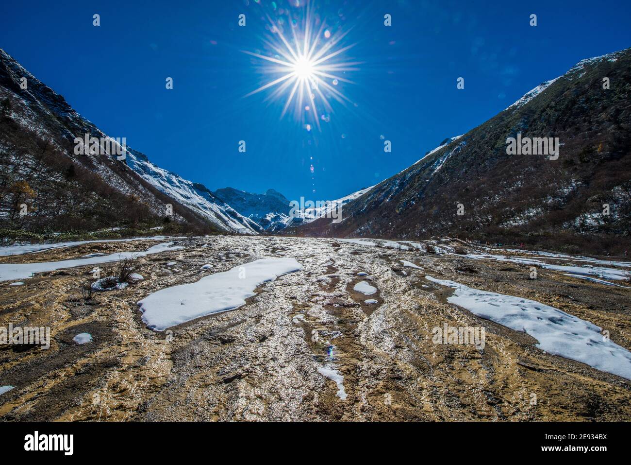 Calcium huaquan spring hi-res stock photography and images - Alamy