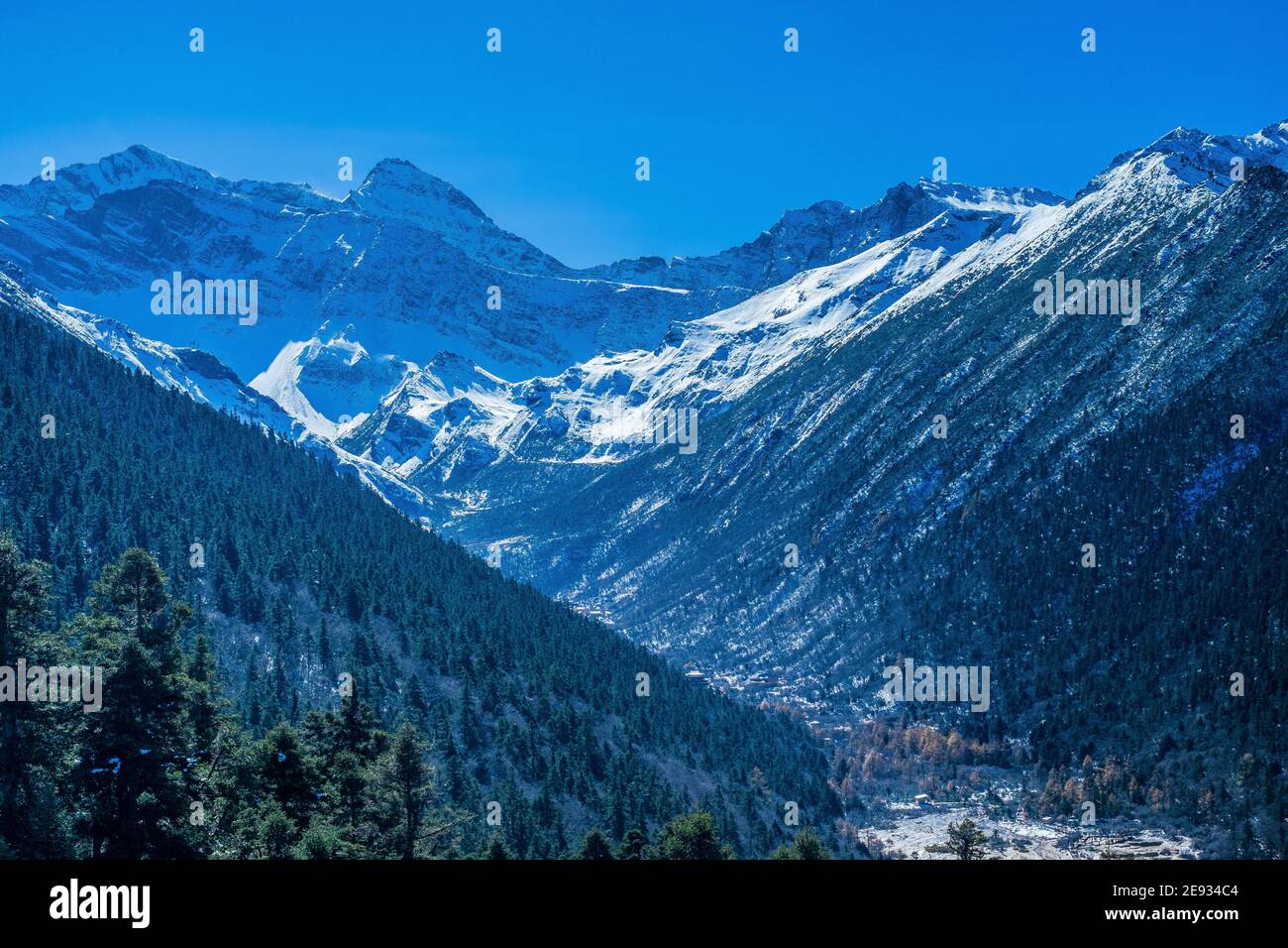 The wonders of the world human jade pool hi-res stock photography and ...