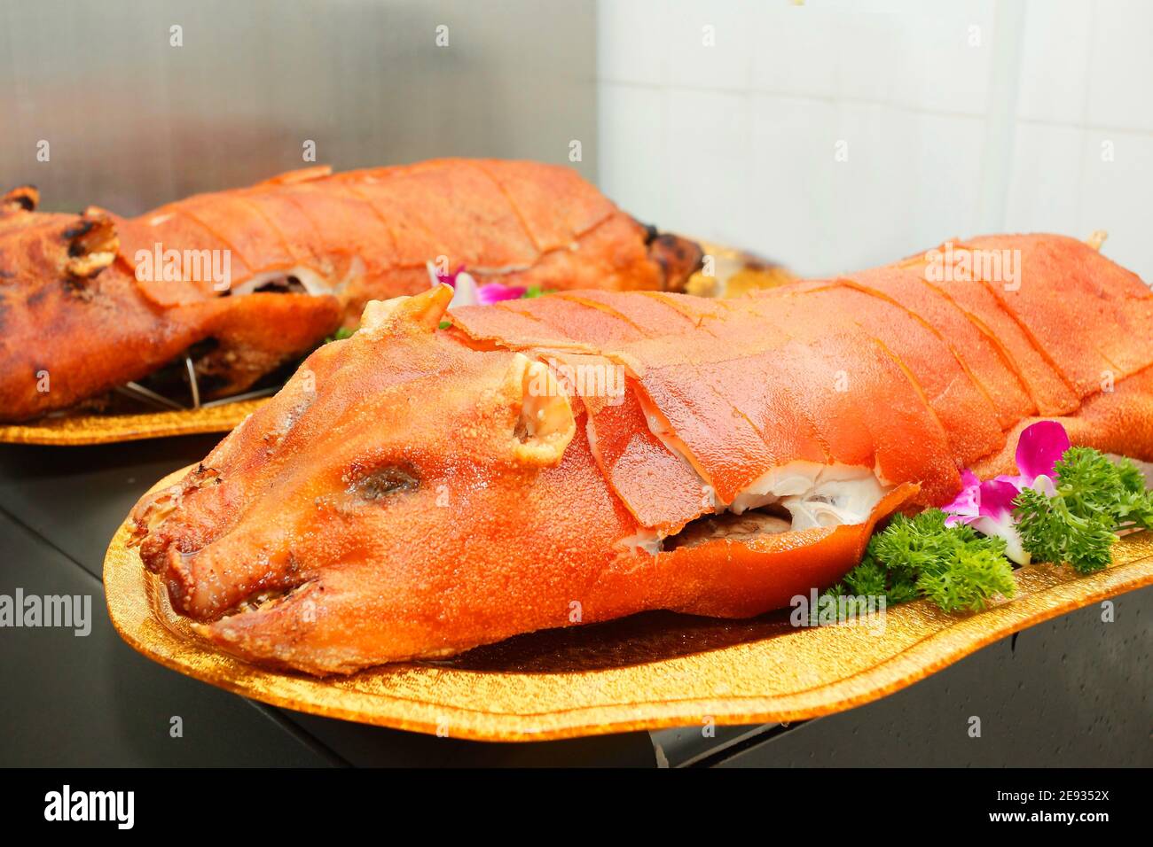 Crispy roast Suckling pig Stock Photo - Alamy
