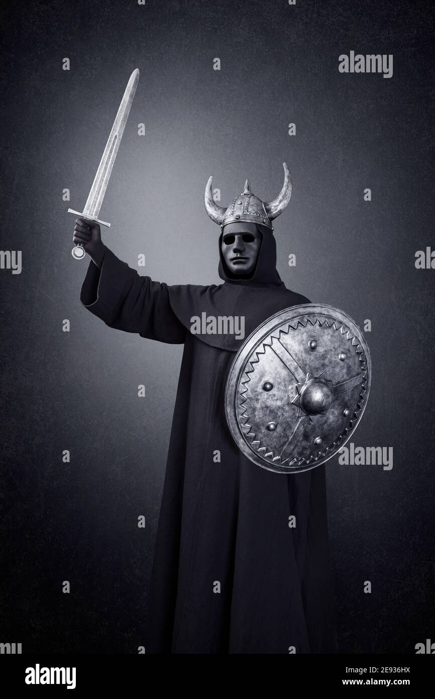 Skull sword horror hi-res stock photography and images - Alamy