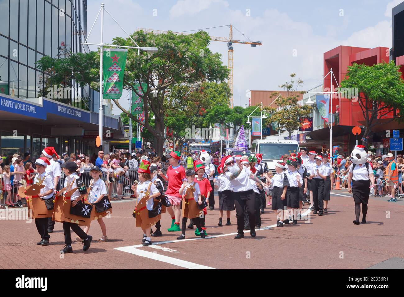 Children marching parade hi-res stock photography and images - Alamy