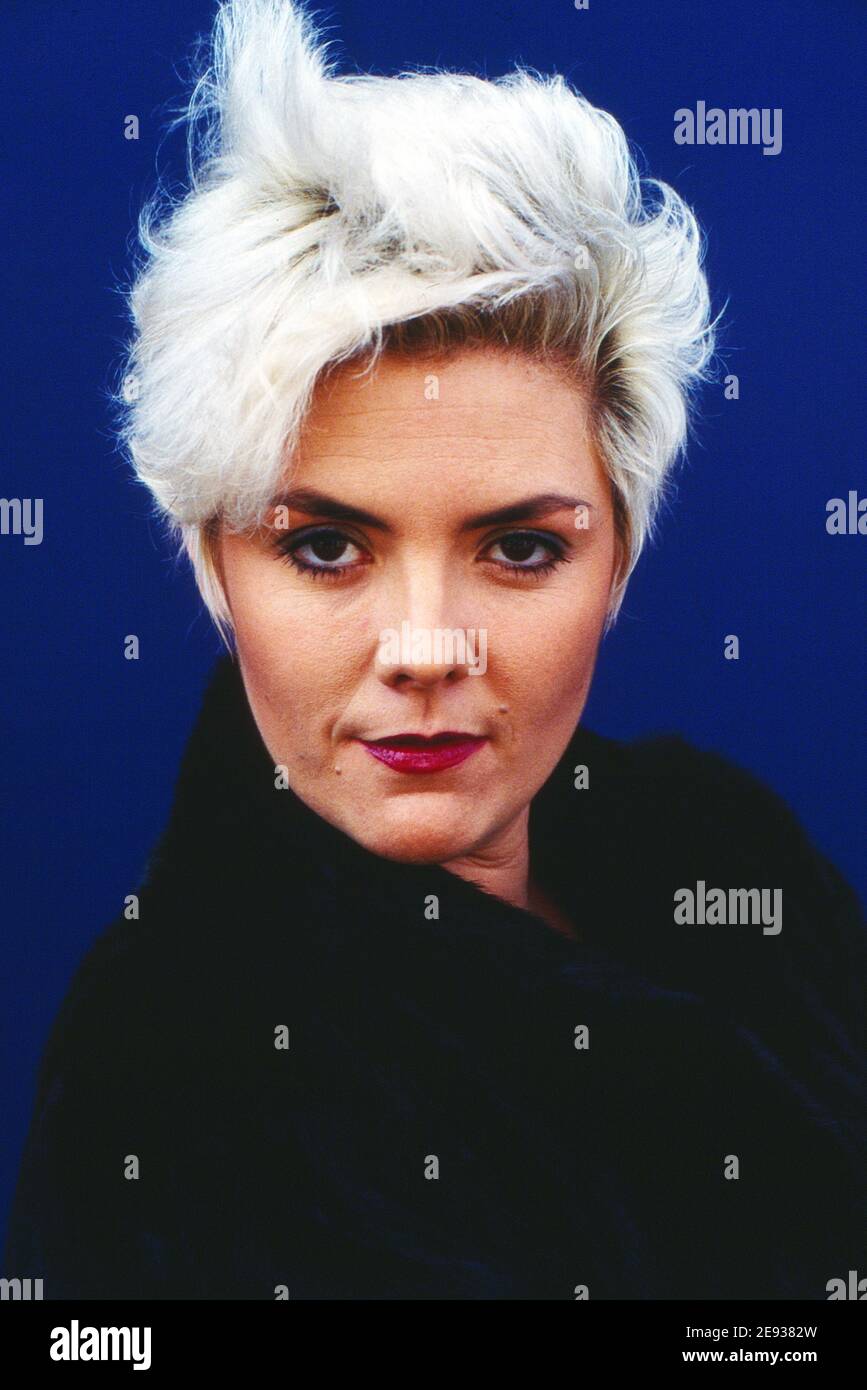 Frau von paul mccartney hi-res stock photography and images - Alamy