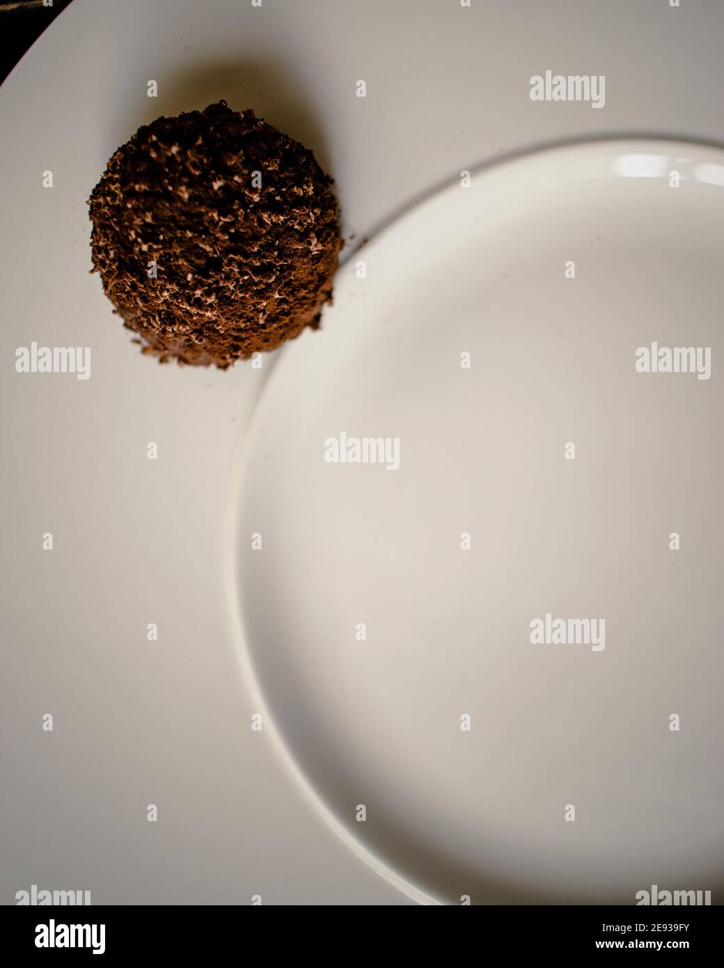 Luxury chocolate pastry hi-res stock photography and images - Alamy