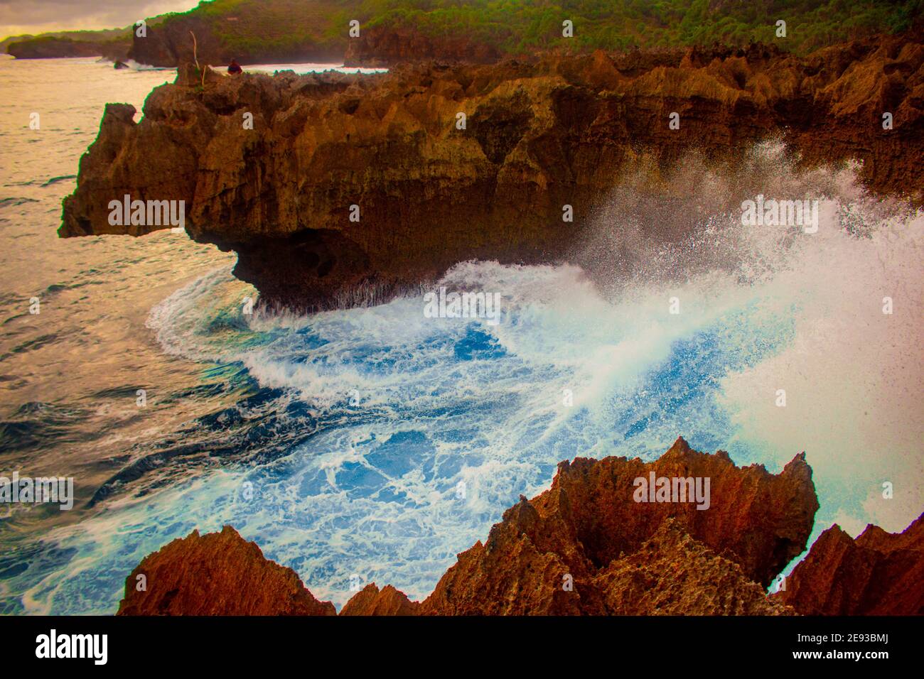 Crashing water hits rocks hi-res stock photography and images - Alamy