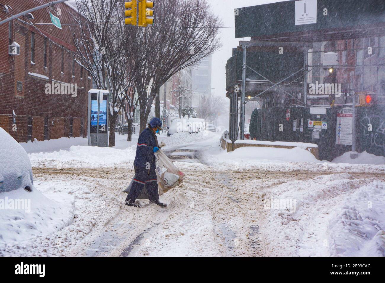 Woman postman hi-res stock photography and images - Alamy