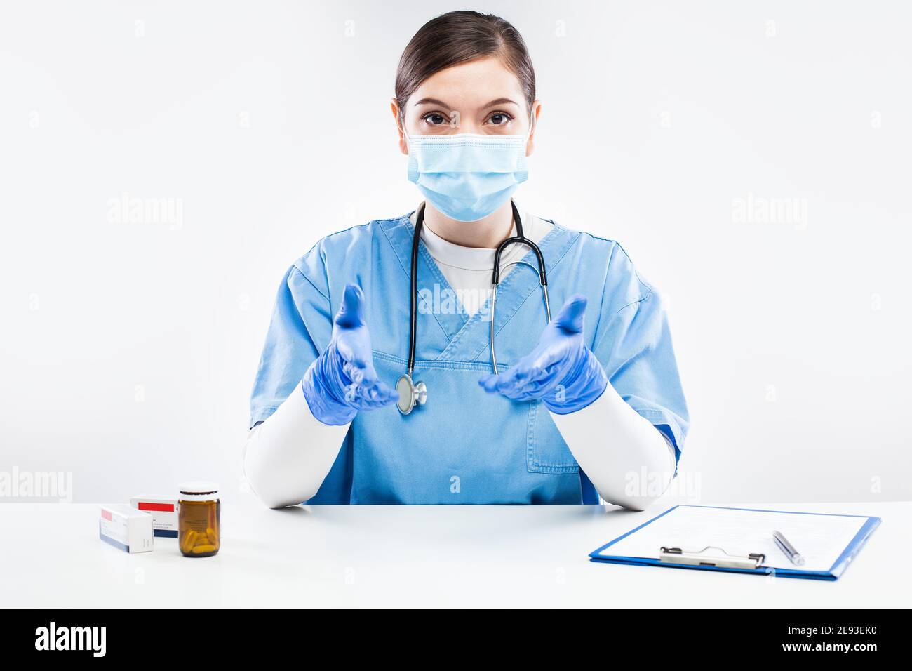 Nurse patient talking nhs hi-res stock photography and images - Alamy