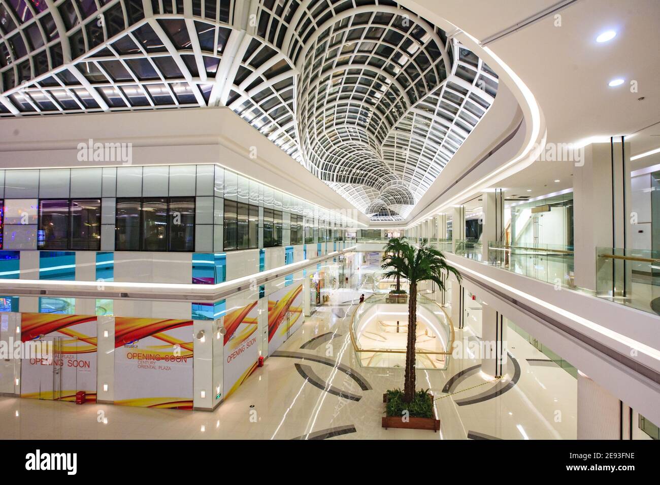 Multi plaza mall hi-res stock photography and images - Alamy