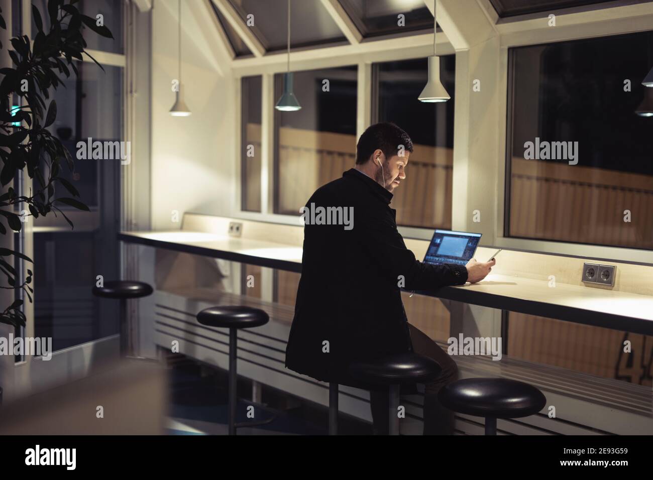 Laptop in public hi-res stock photography and images - Alamy