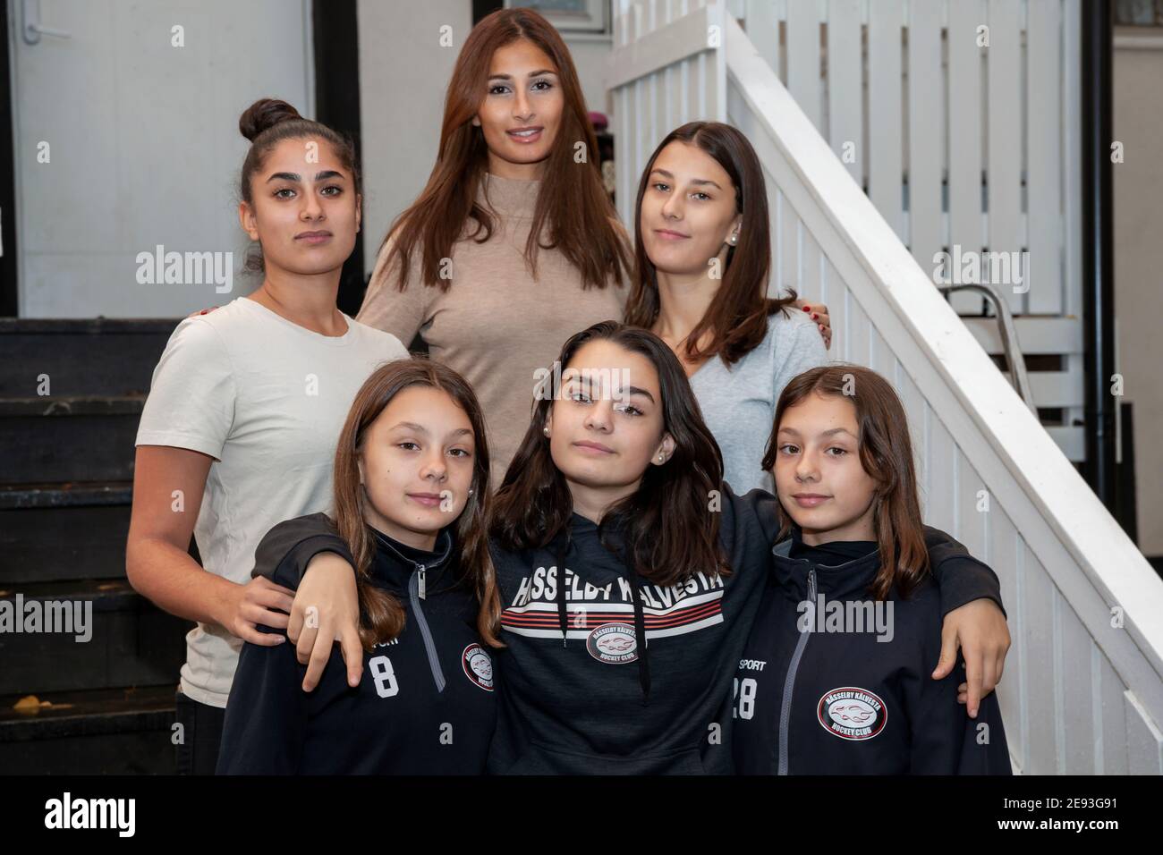Portrait of six sisters Stock Photo - Alamy