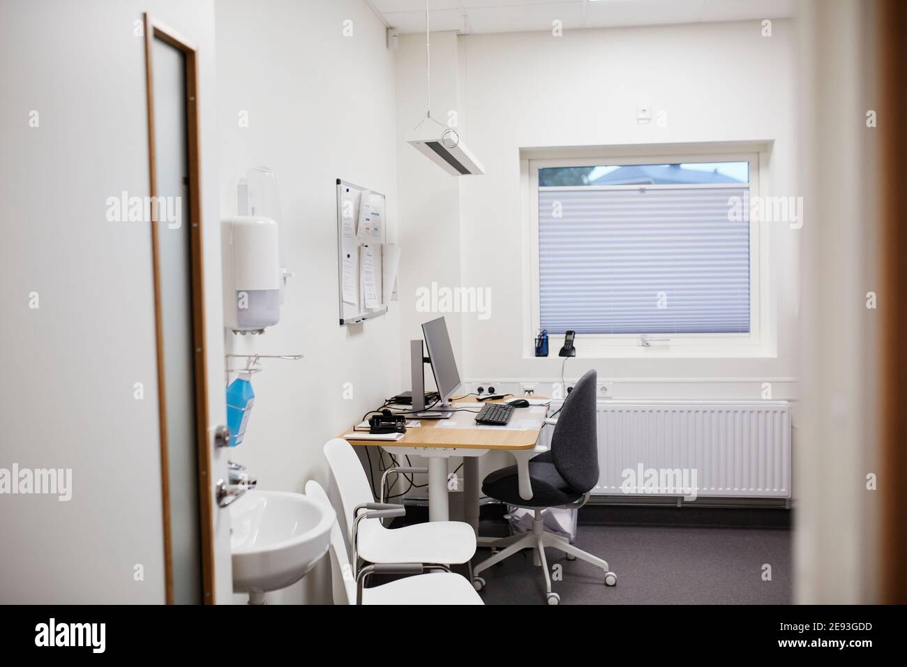 Doctors office interior Stock Photo - Alamy