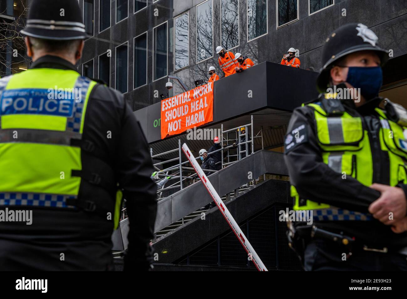 London, UK. 2nd Feb, 2021. The police climbing team build a tower on ...