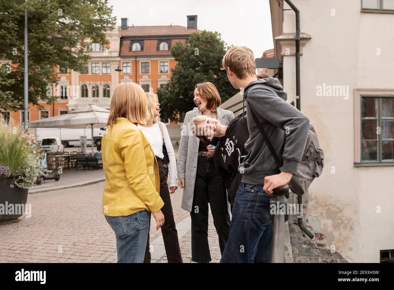 Smiling teenagers talking Stock Photo - Alamy
