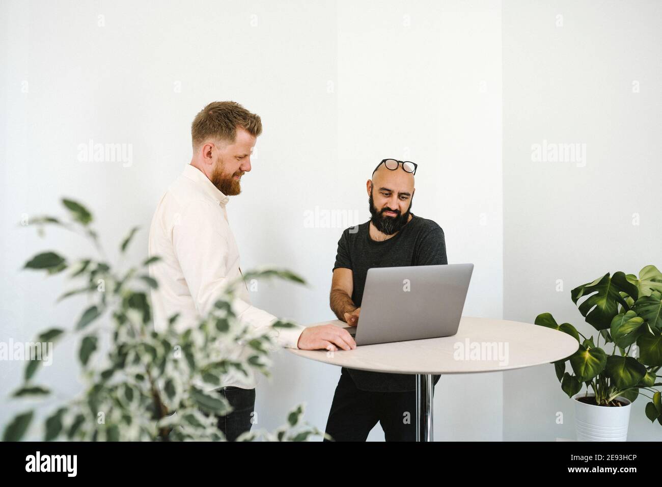 Caucasian middle eastern men talking hi-res stock photography and ...
