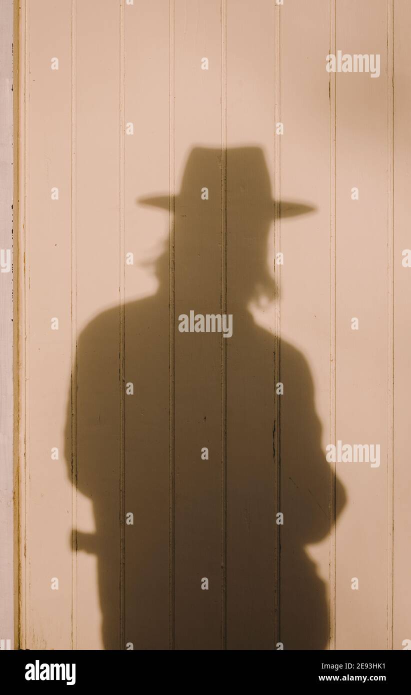 Shadow wall man hi-res stock photography and images - Alamy