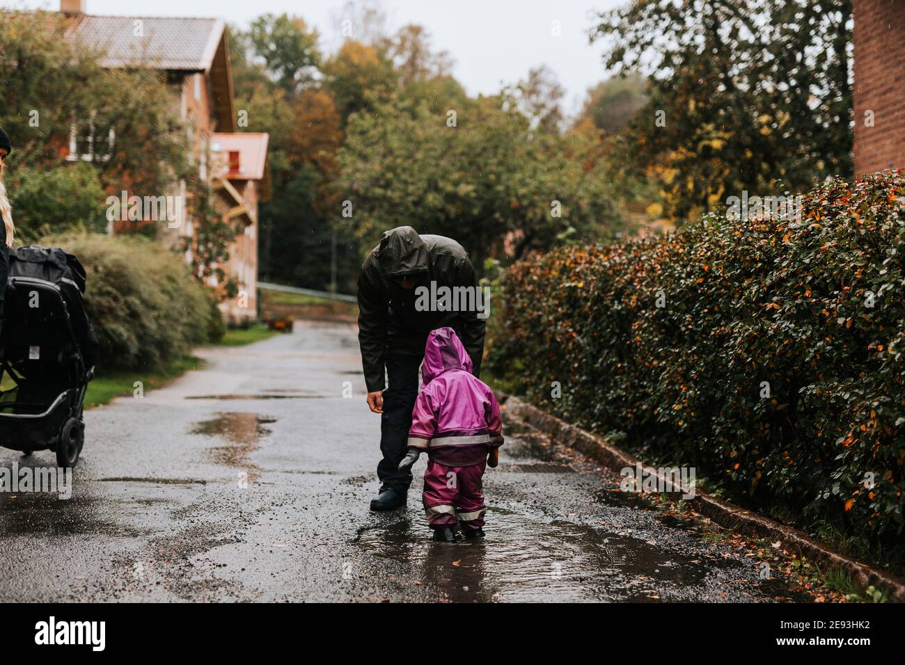 Children playing in puddle hi-res stock photography and images - Alamy