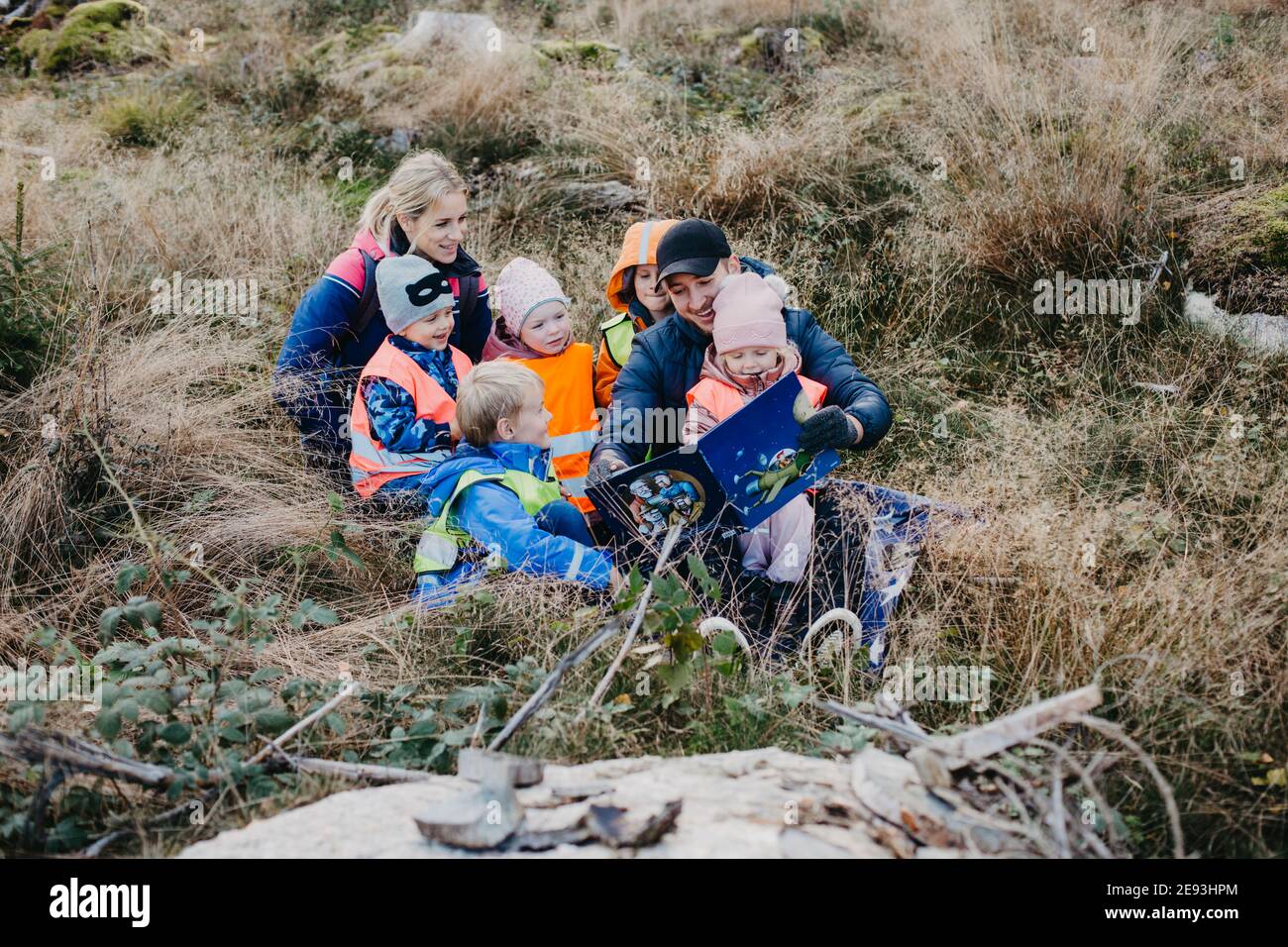 Children outdoor discovery hi-res stock photography and images - Alamy