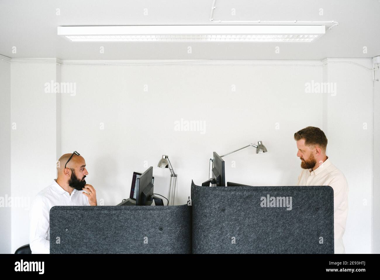 Work working computers hi-res stock photography and images - Alamy