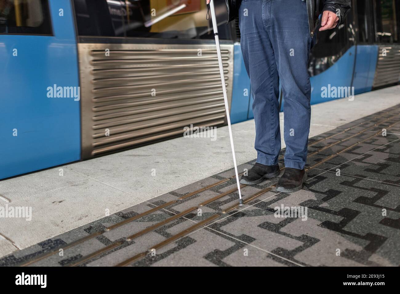 Man with white cane standing at metro station Stock Photo - Alamy
