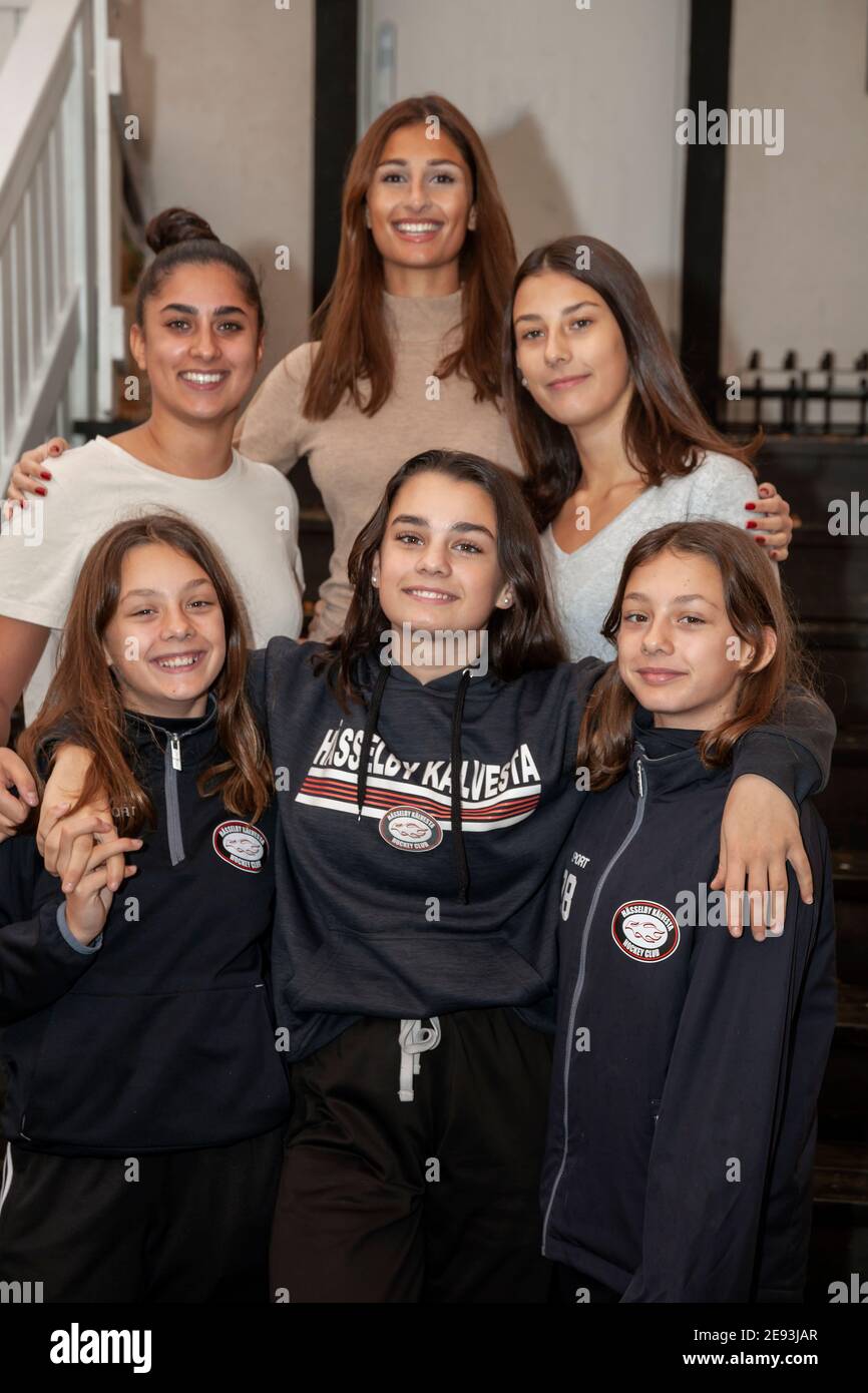 Portrait of six sisters Stock Photo - Alamy