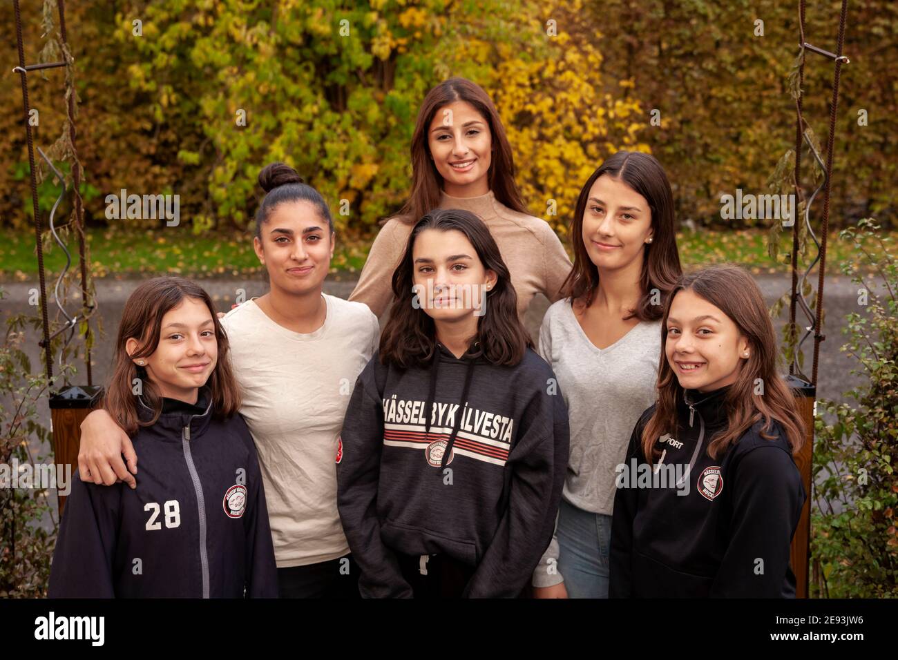 Portrait of six sisters Stock Photo - Alamy