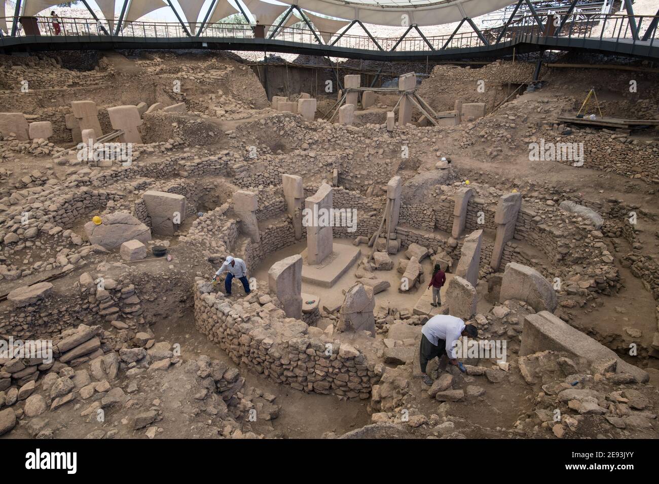 Archaeologists uncover the ancient Neolithic site of Göbekli Tepe in ...