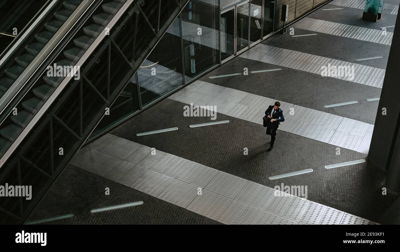 Footpath high hi-res stock photography and images - Alamy