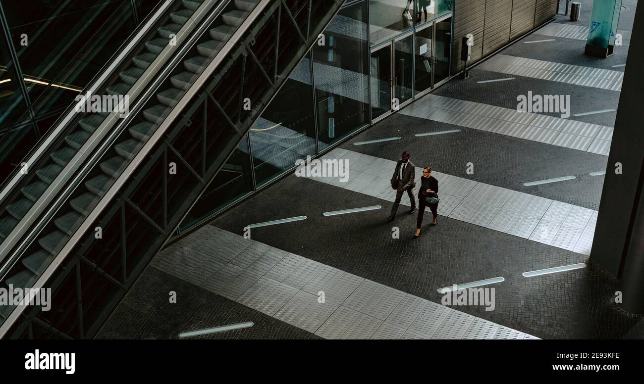 Corporate walkway hi-res stock photography and images - Alamy