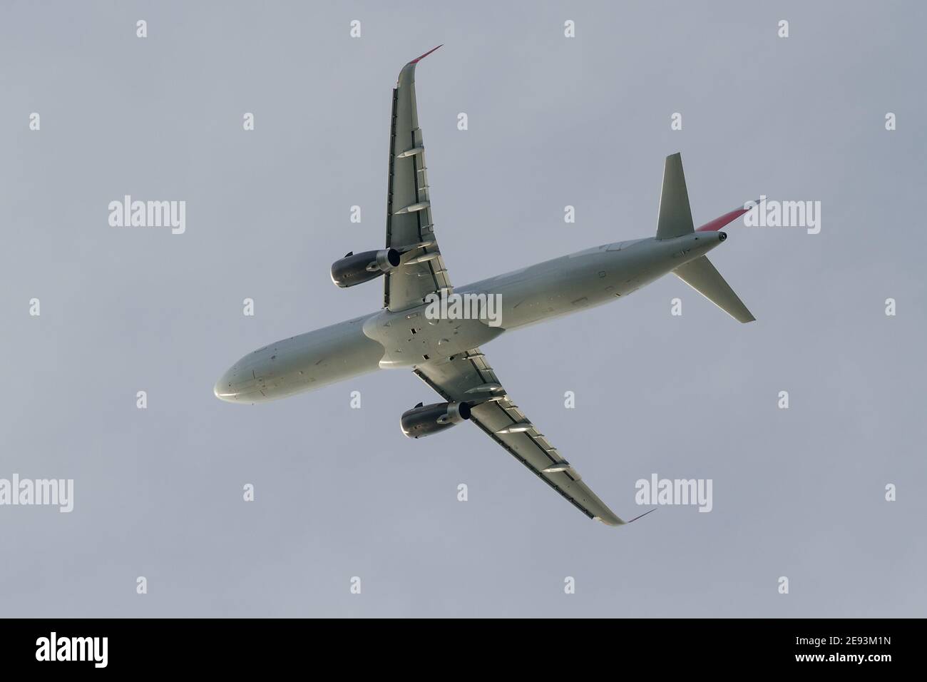 Commercial passenger jet airplane in flight Stock Photo - Alamy