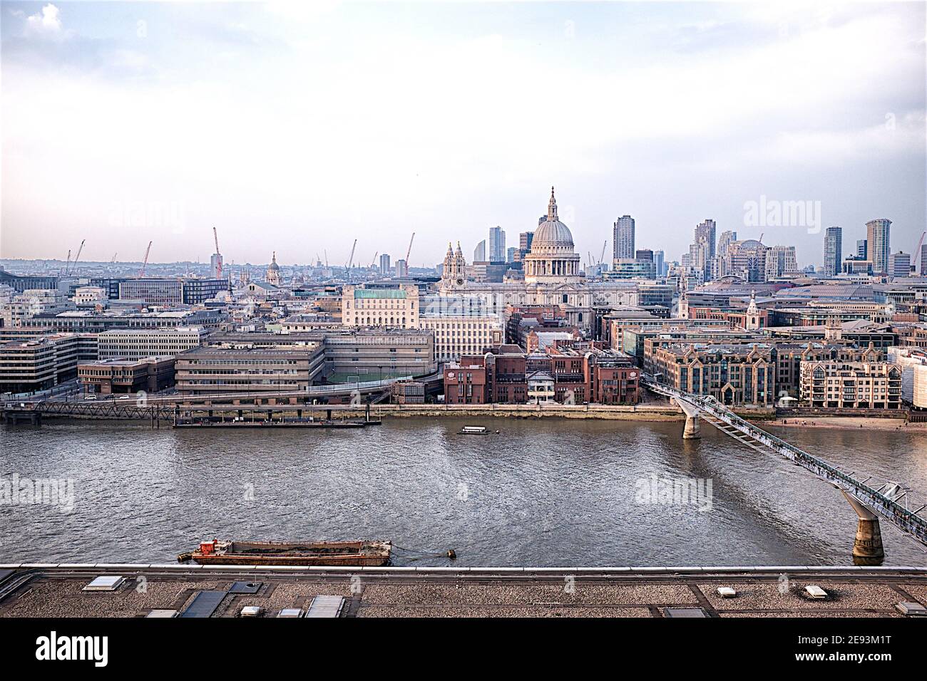 London Tate Modern View High Resolution Stock Photography and Images ...