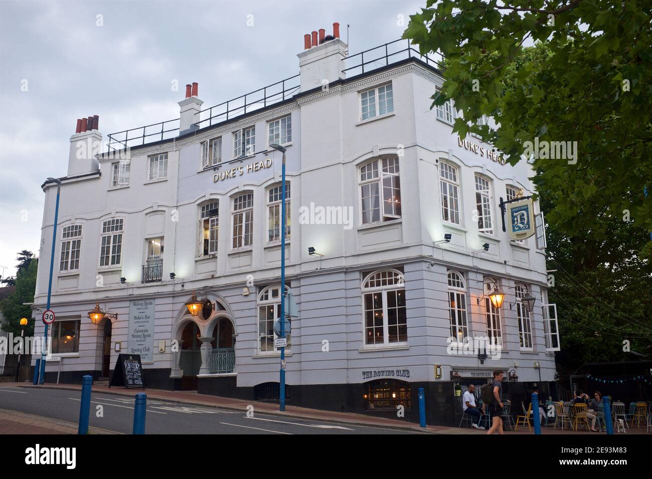 Putney pub hi-res stock photography and images - Alamy