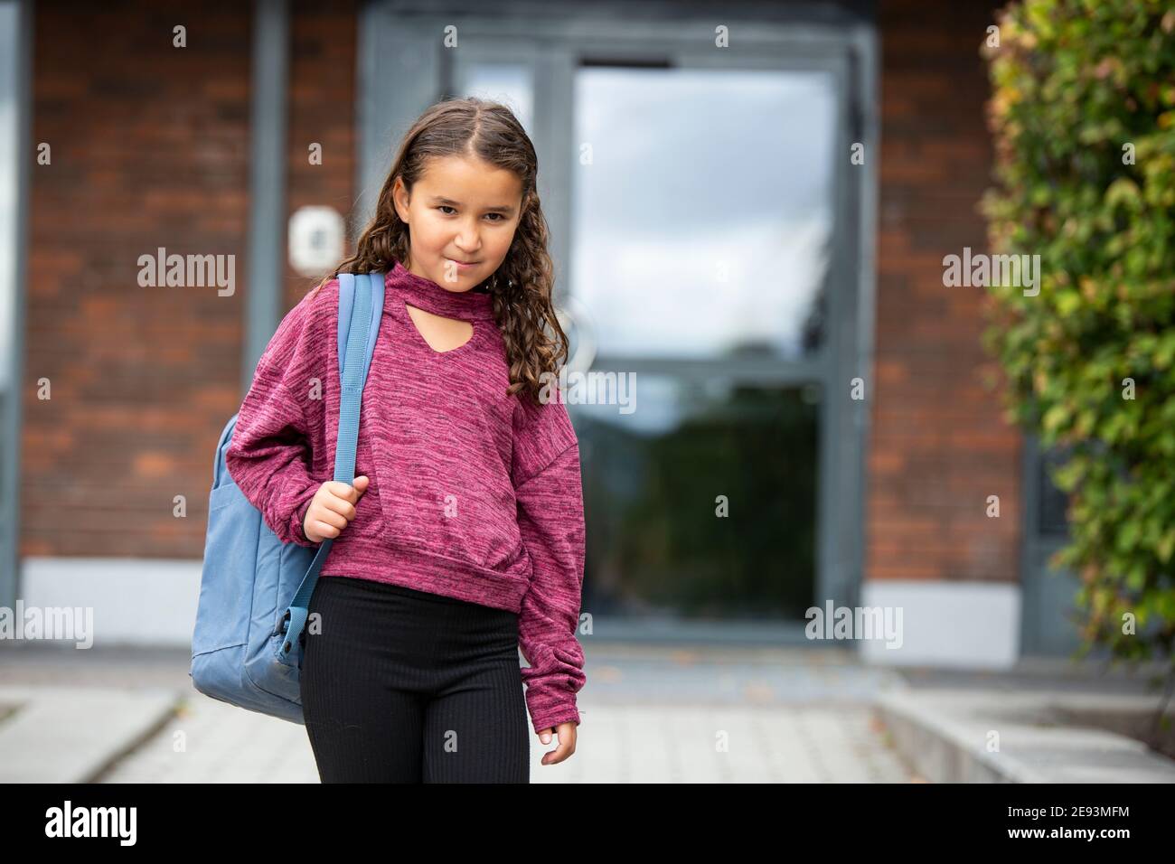 Brunette school girl hi-res stock photography and images - Alamy
