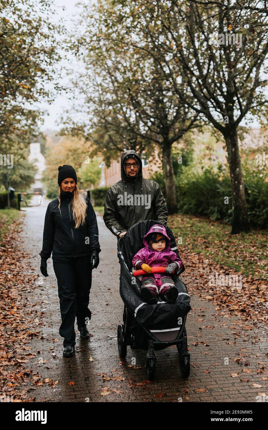 Children parents walking home hi-res stock photography and images - Alamy