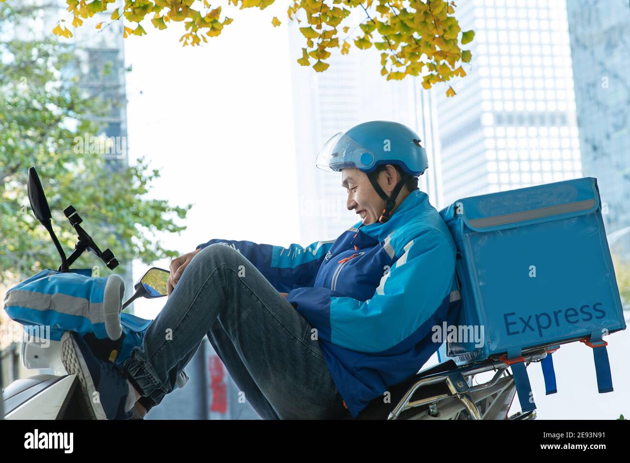 Take-away member rest sitting on a motorcycle Stock Photo - Alamy