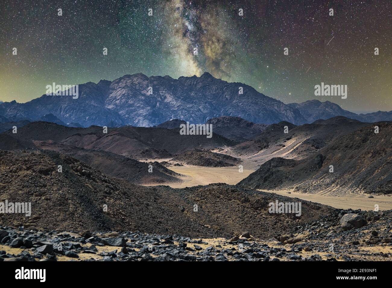 Amazing views of the Sahara desert under the night starry sky Stock ...