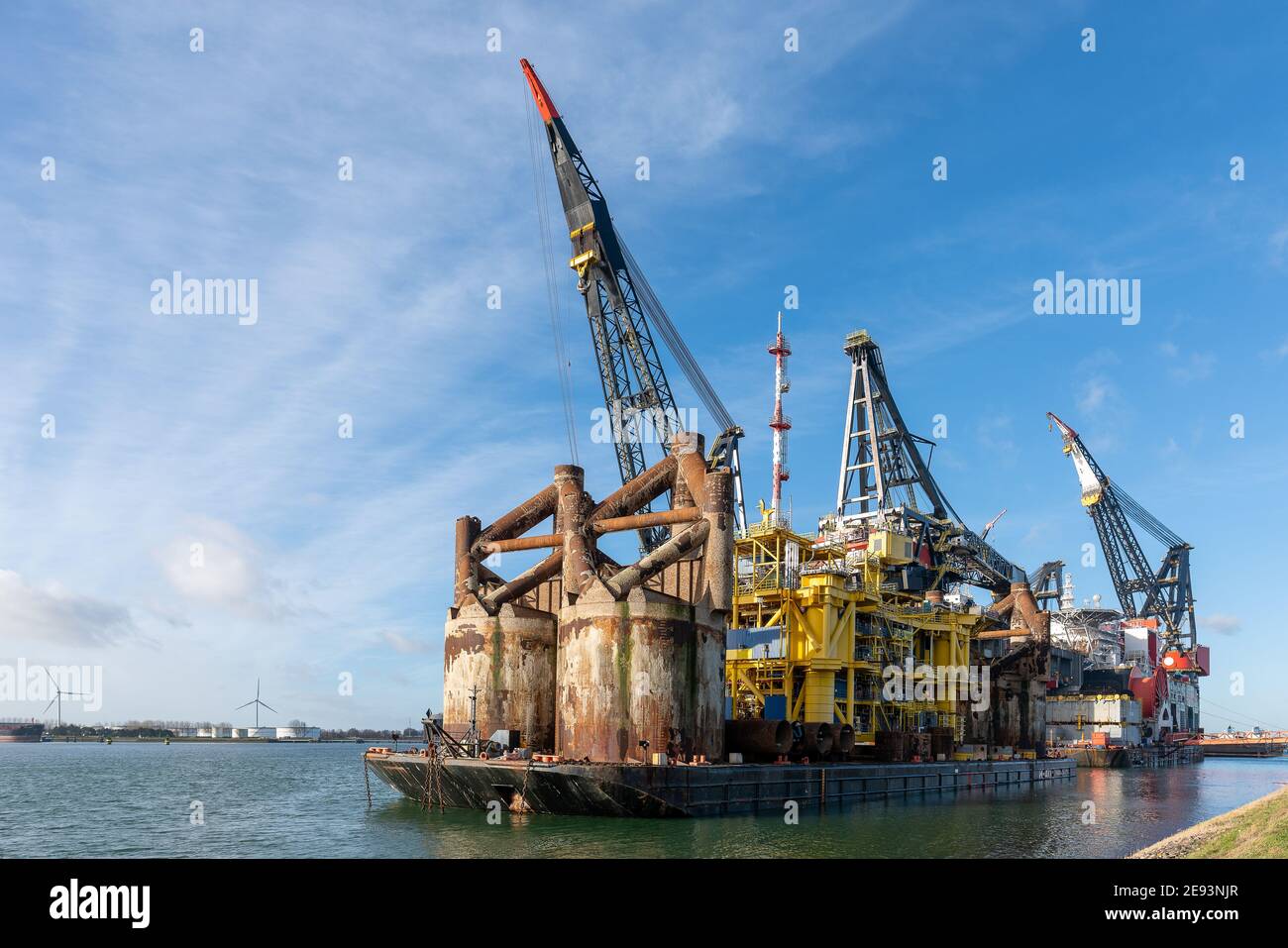 Thialf Submersible crane ship in the port of Rotterdam Stock Photo - Alamy