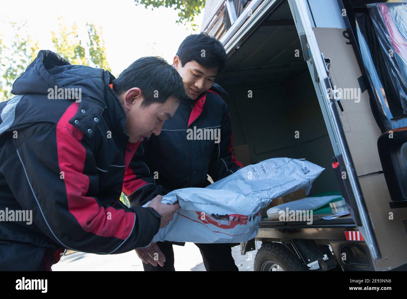 Wrapping check hi-res stock photography and images - Alamy