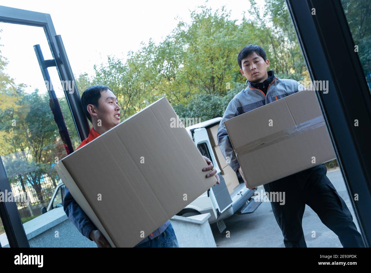 Manual handling box hi-res stock photography and images - Alamy