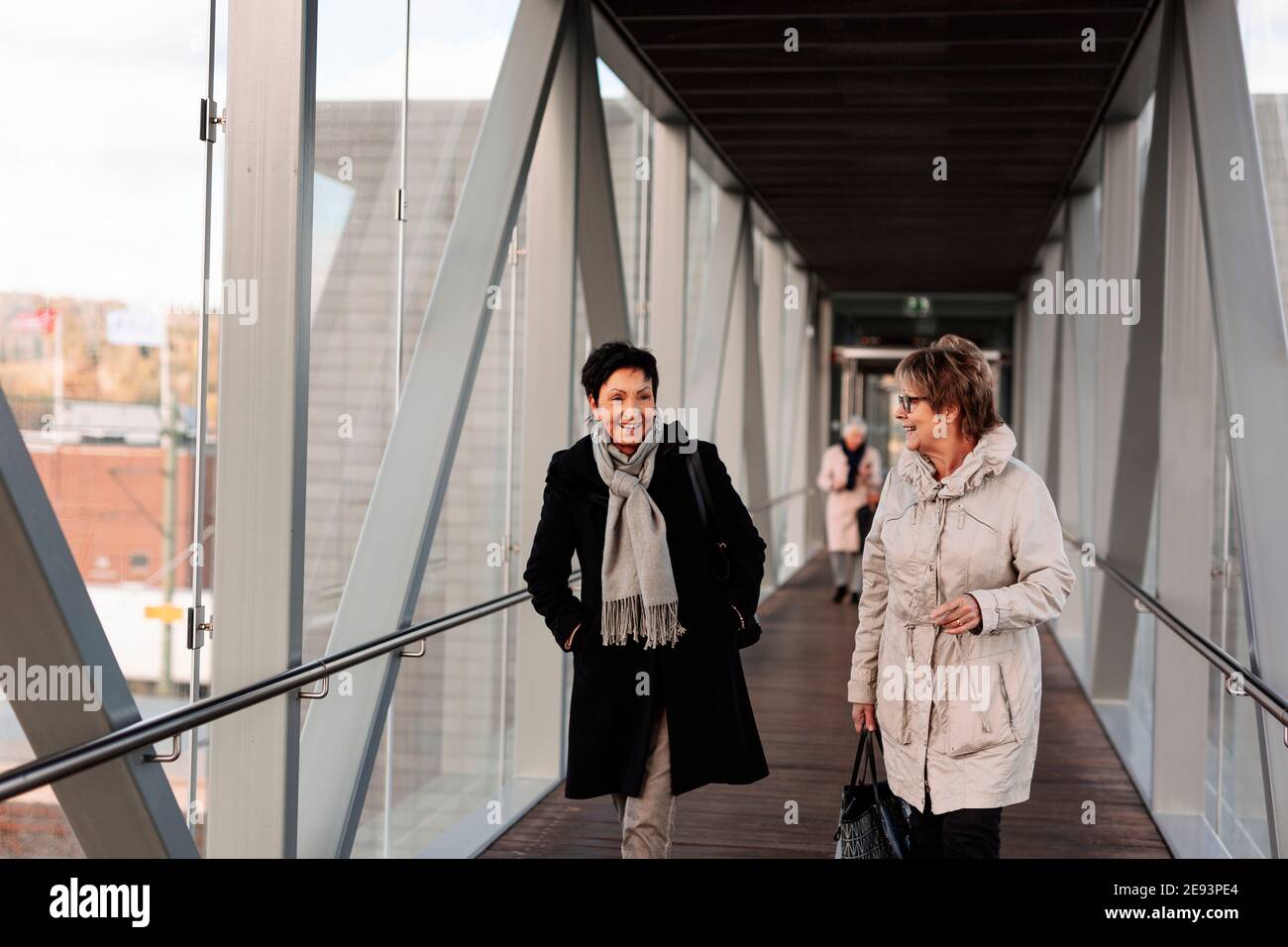 Woman on train station Stock Photo - Alamy