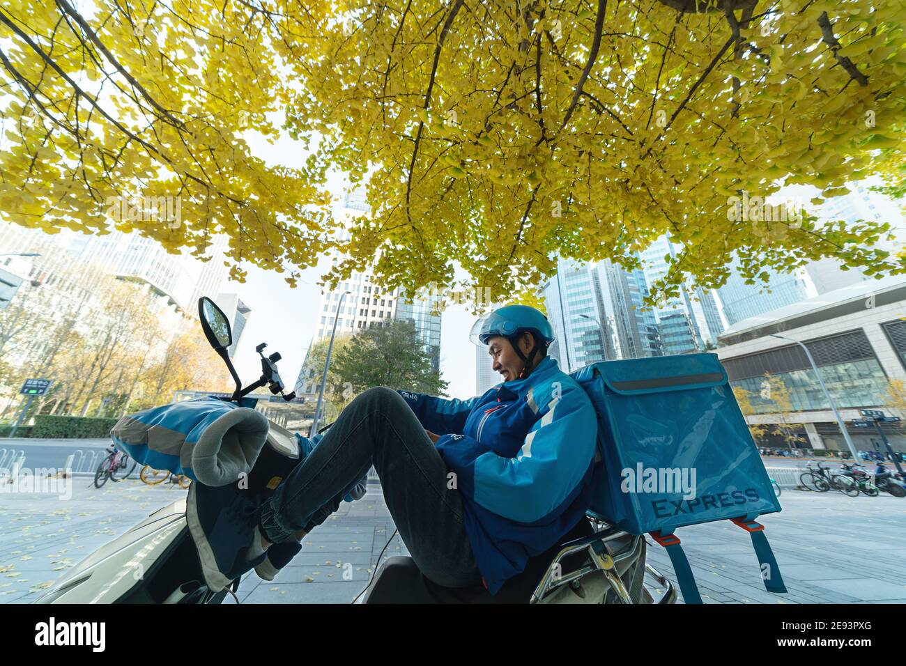 Take-away member rest sitting on a motorcycle Stock Photo - Alamy